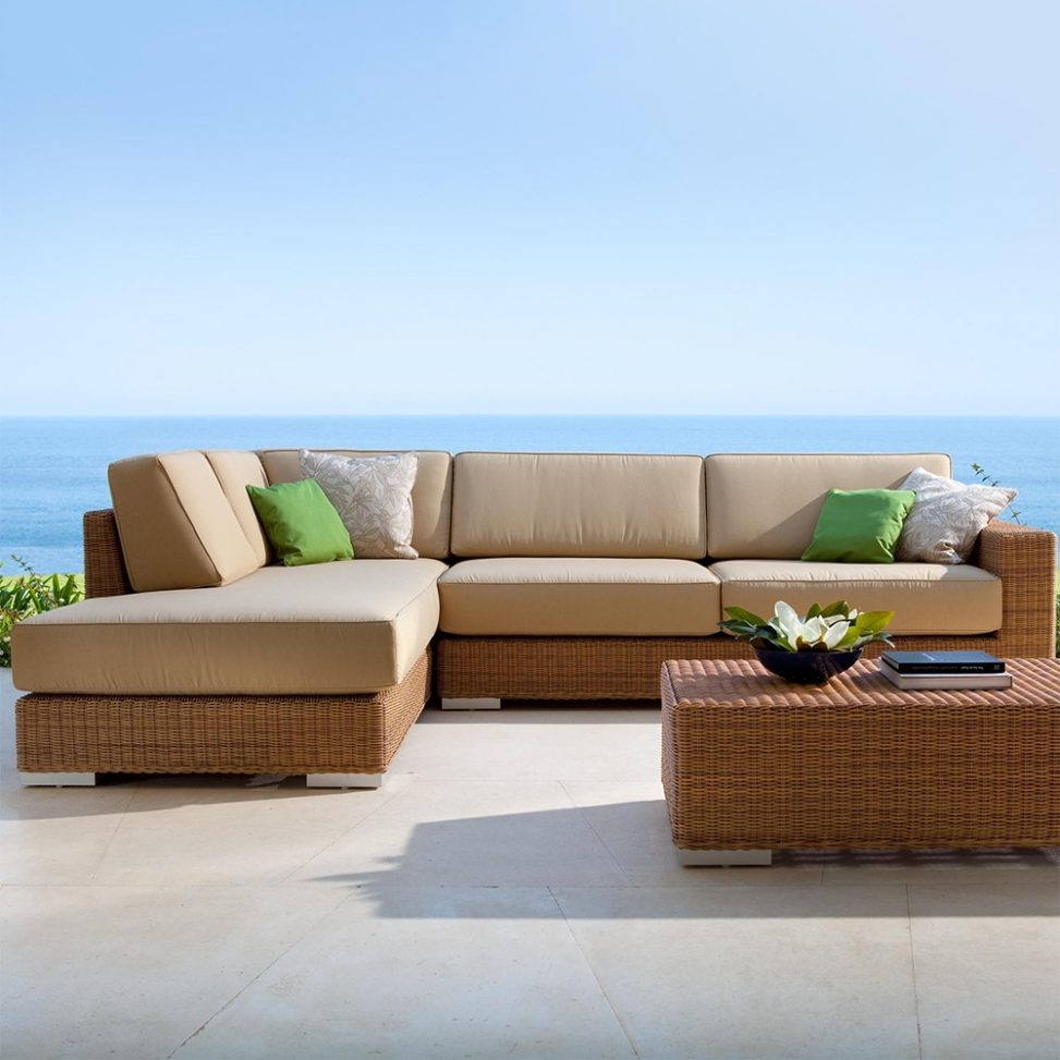 La guía definitiva de sofás de exterior: - Muebles Lluesma